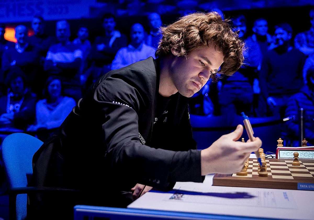 El noruego Magnus Carlsen se enfrenta a ChatGPT en una partida de ajedrez: «Me rindo» | El Correo